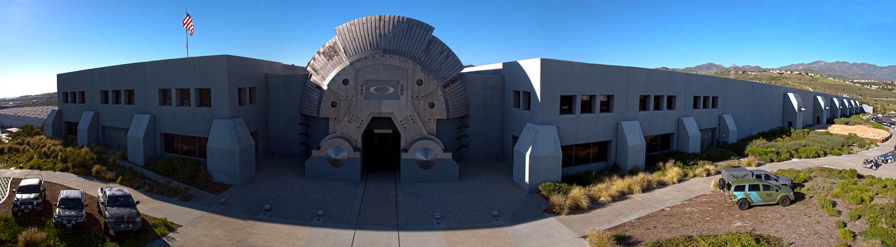 外観、マジヤバイ！ オークリーの本社がカッコよすぎて悶え死ねる件 | Akimama ─ アウトドアカルチャーのニュースサイト